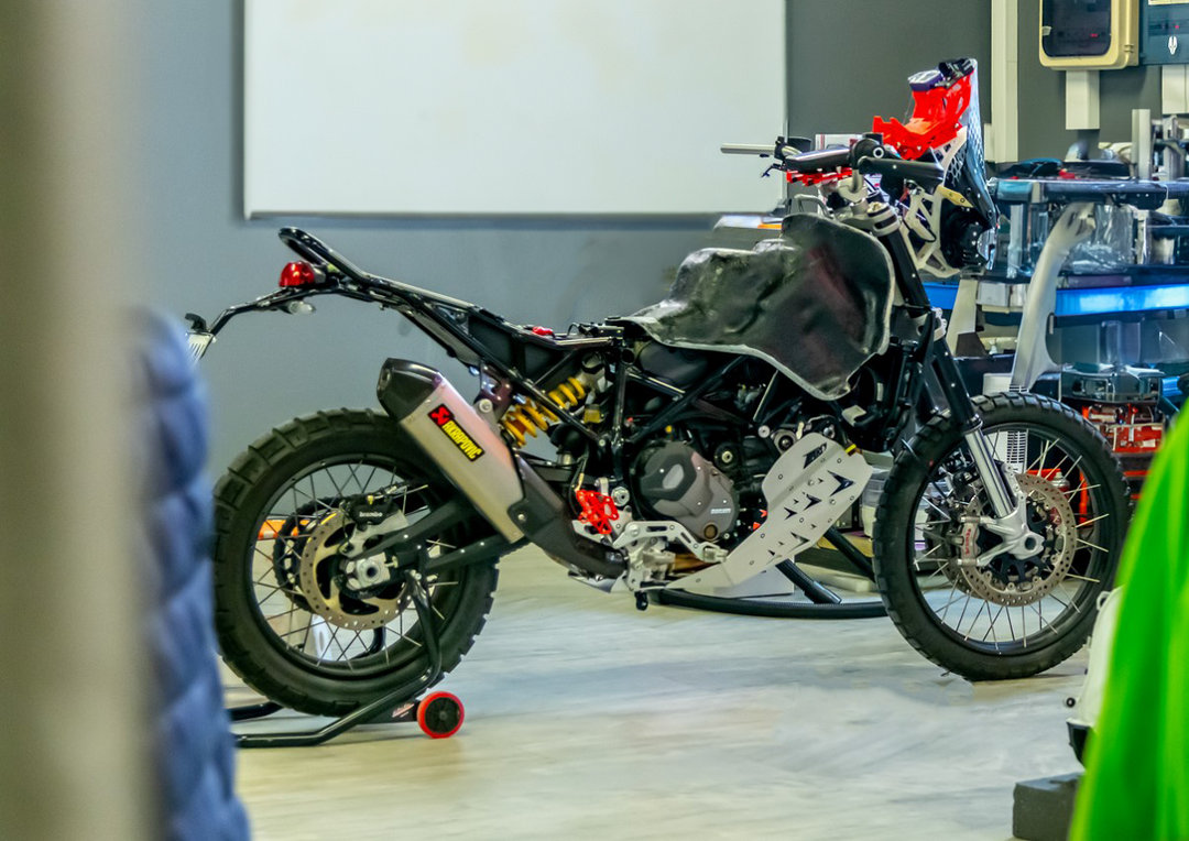 Carbon Fiber Fuel Tank for Ducati DesertX - Easy Service with Removable ...